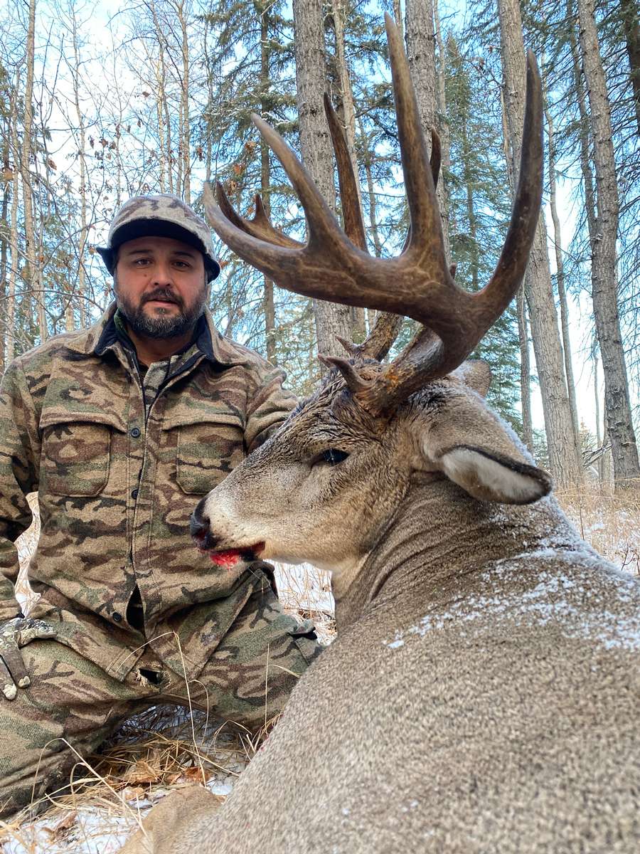 Interlake Safaris - Alberta Whitetail Hunts